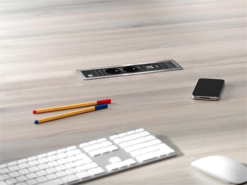 Bachmann Power Frame 1x socket 1x USB charger 2x custom (916.0041)